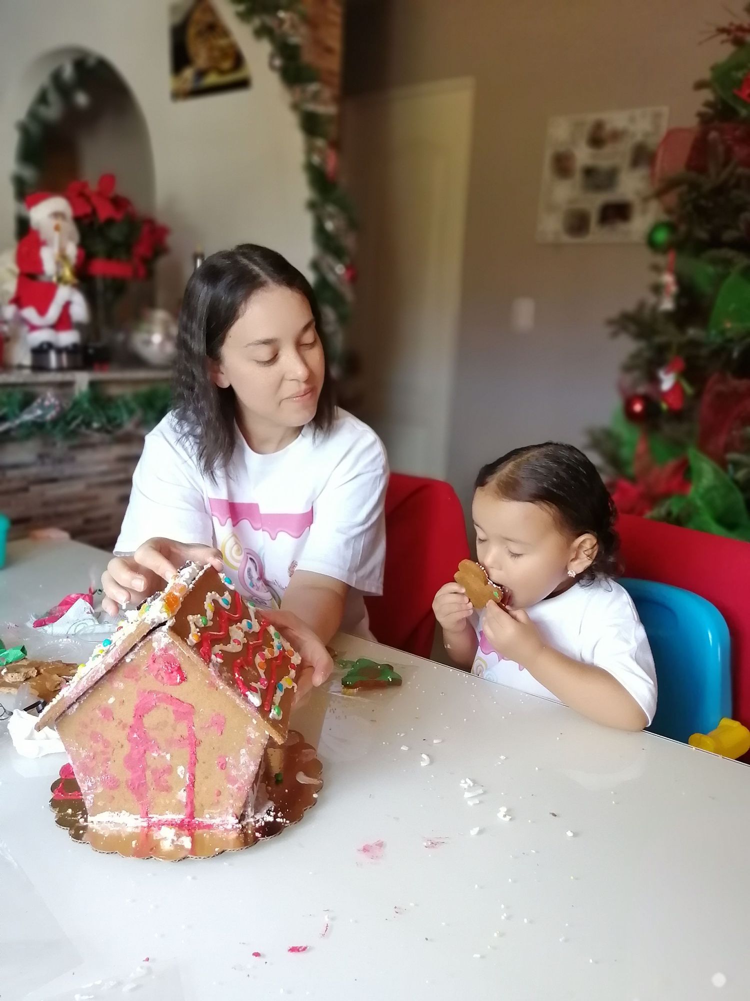 Navidad: Armando nuestra primera casita de jengibre en familia