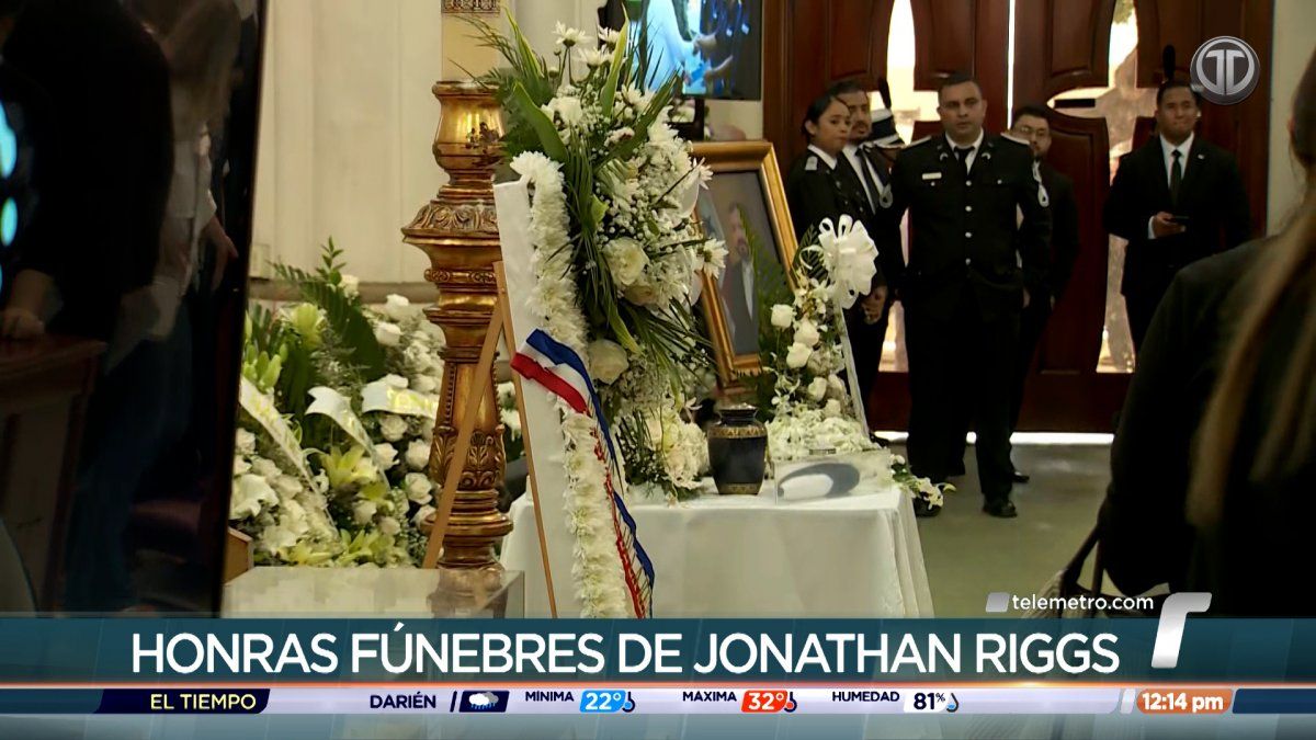 Realizan las honras fúnebres de Jonathan Riggs, quien fungió como ...