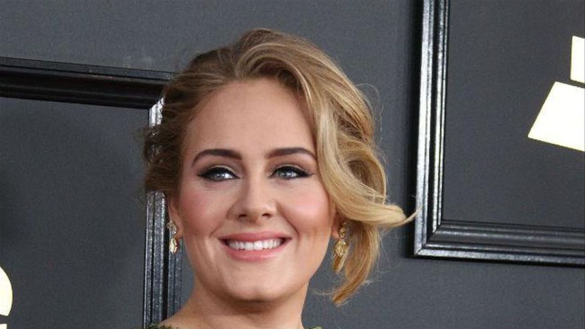 Adele se lleva de una tienda todas las postales en las que aparece su ...