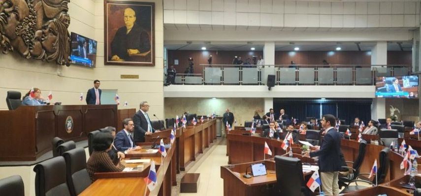Asamblea Nacional en sesión permanente por debate del proyecto de Ley ...