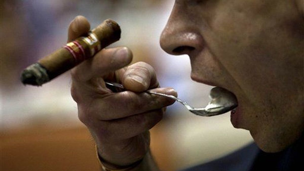 Humo del tabaco se sigue exhalando hasta seis horas después de su consumo