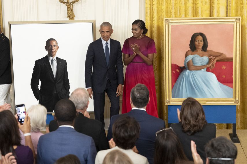 Los Obama develan sus retratos en la Casa Blanca