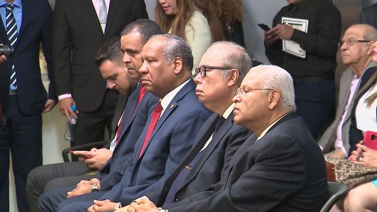 Pleno de la Asamblea ratifica designación de Enrique Lau como director ...