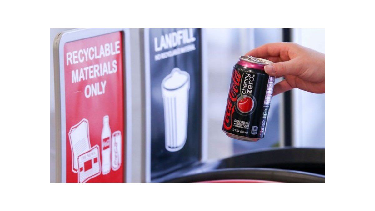Coca Cola se compromete a reciclar el 100% de sus envases para 2030
