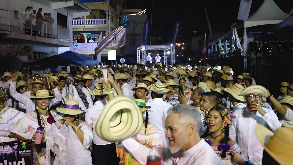 El Desfile de las Mil Polleras generó un impacto económico de más de B ...
