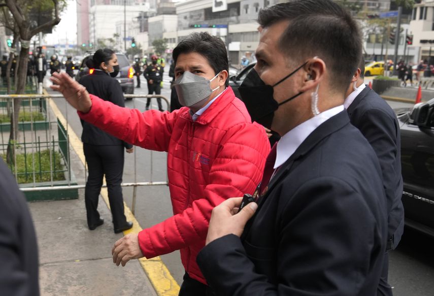 Presidente peruano interrogado por presunto plagio de tesis