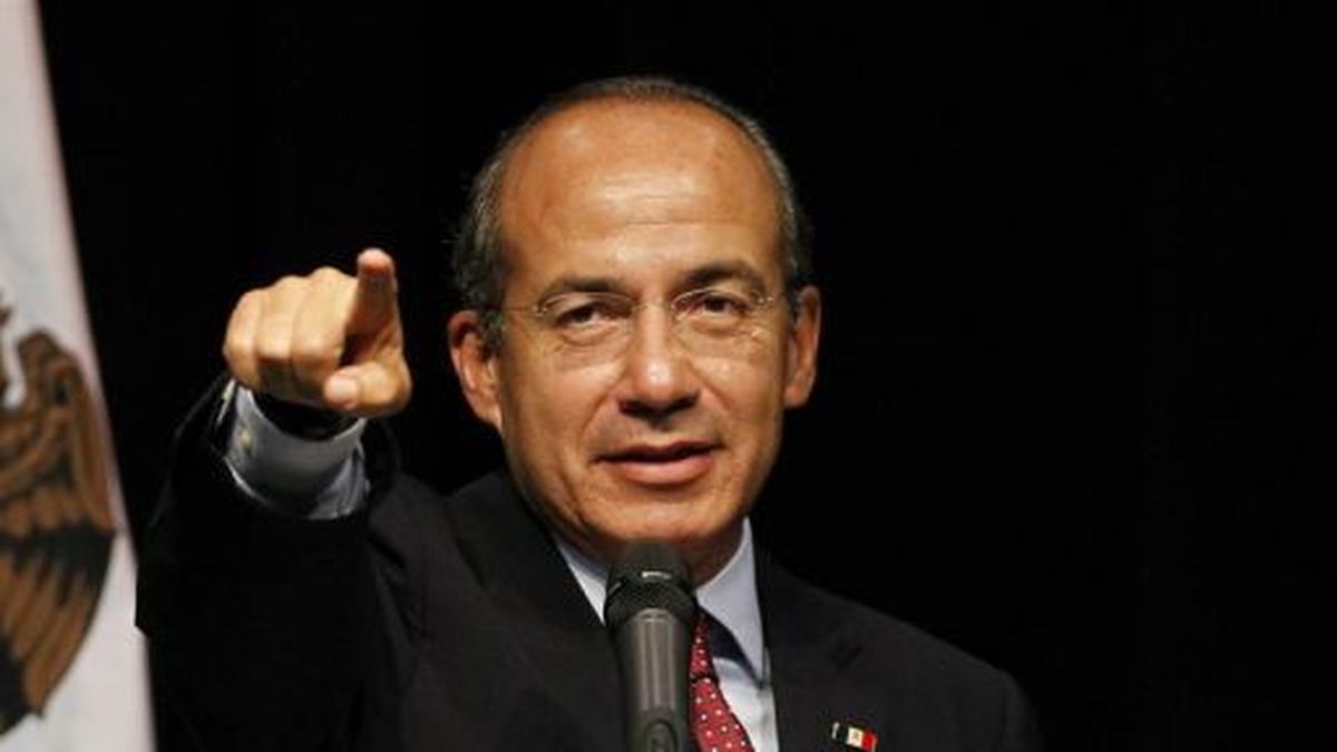 Felipe Calderón pide defender el México democrático