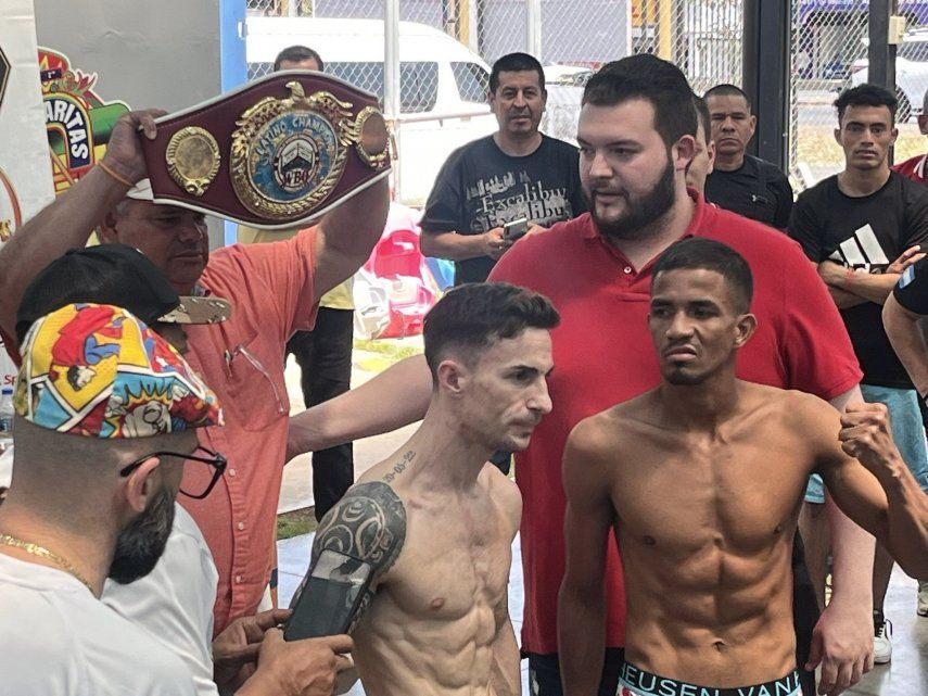 El Candelilla Azael Villar cumplió en la báscula para choque de ...