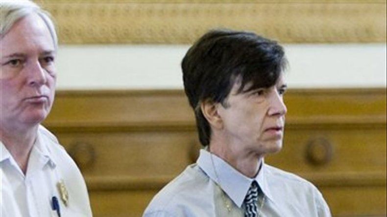 Muere en su celda dermatólogo que mató a su mujer