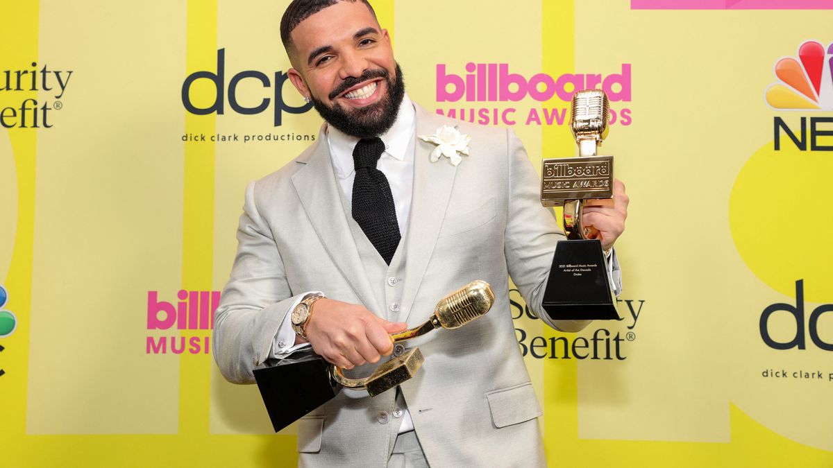 Drake ejerce de mentor con el hijo de su nueva novia