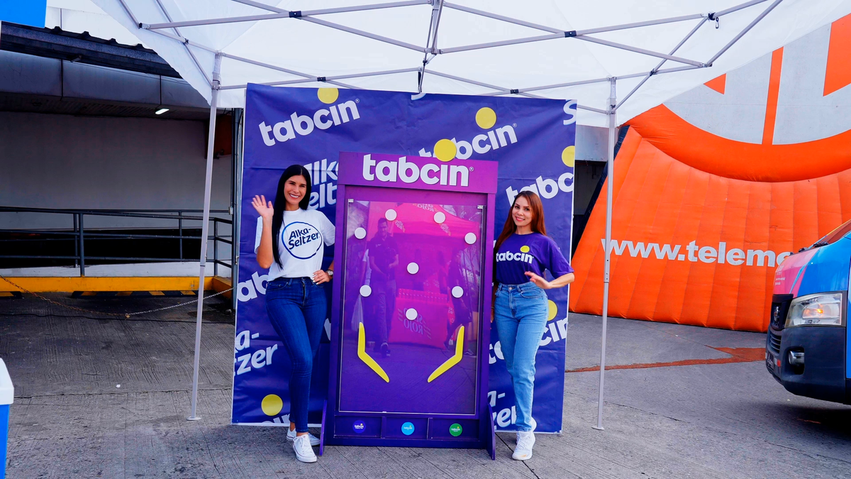 Tabcin y Alka en la 7ma parada del Pailotón en mi Barrio