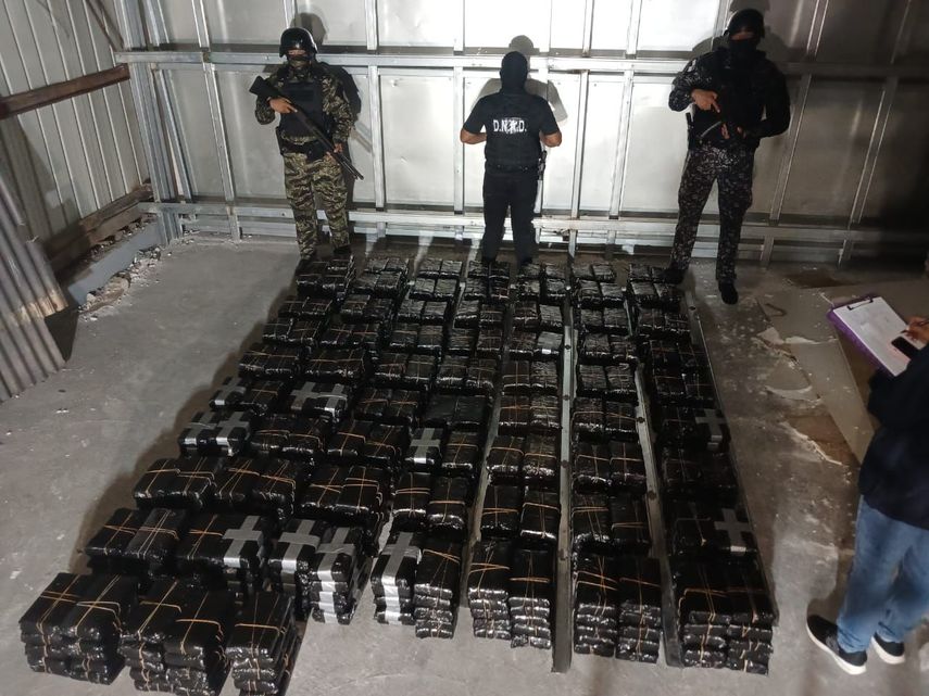 Policía Nacional revela incautación de drogas en puertos durante el 2024