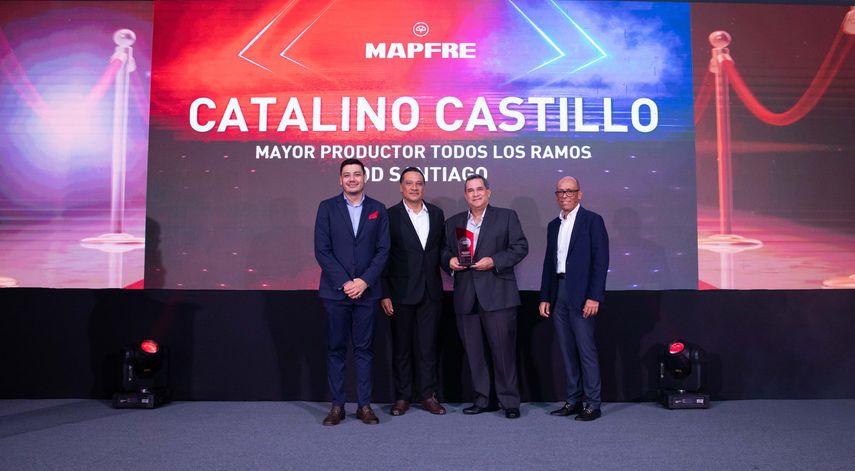 MAPFRE Panamá premia a sus mayores productores de seguros del año 2022