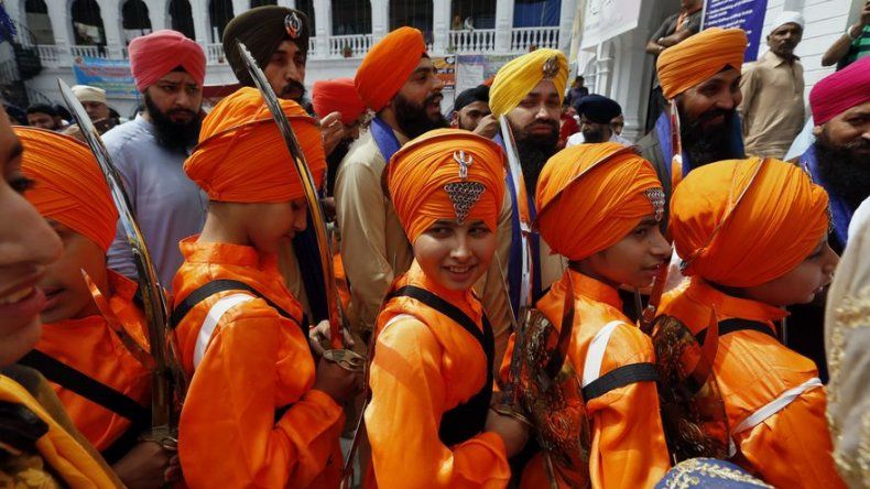 Los sij en Pakistán celebran su festival