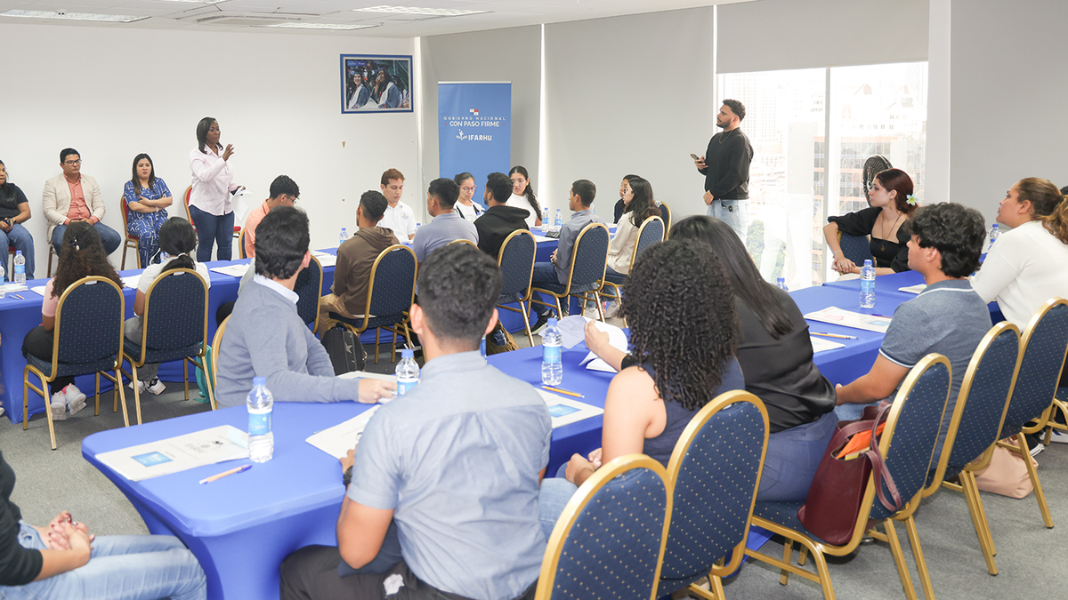 IFARHU firma contratos de becas con estudiantes del Concurso de ...