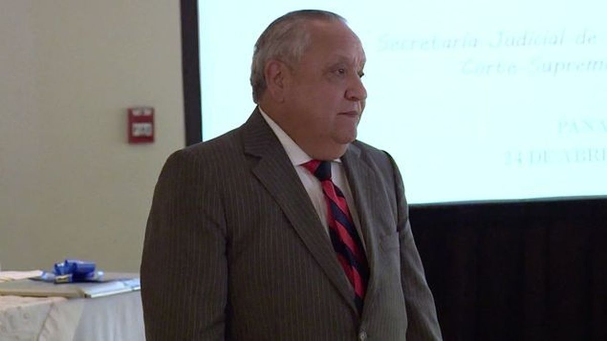 Fiscal solicita audiencia para imputar cargos a Benavides