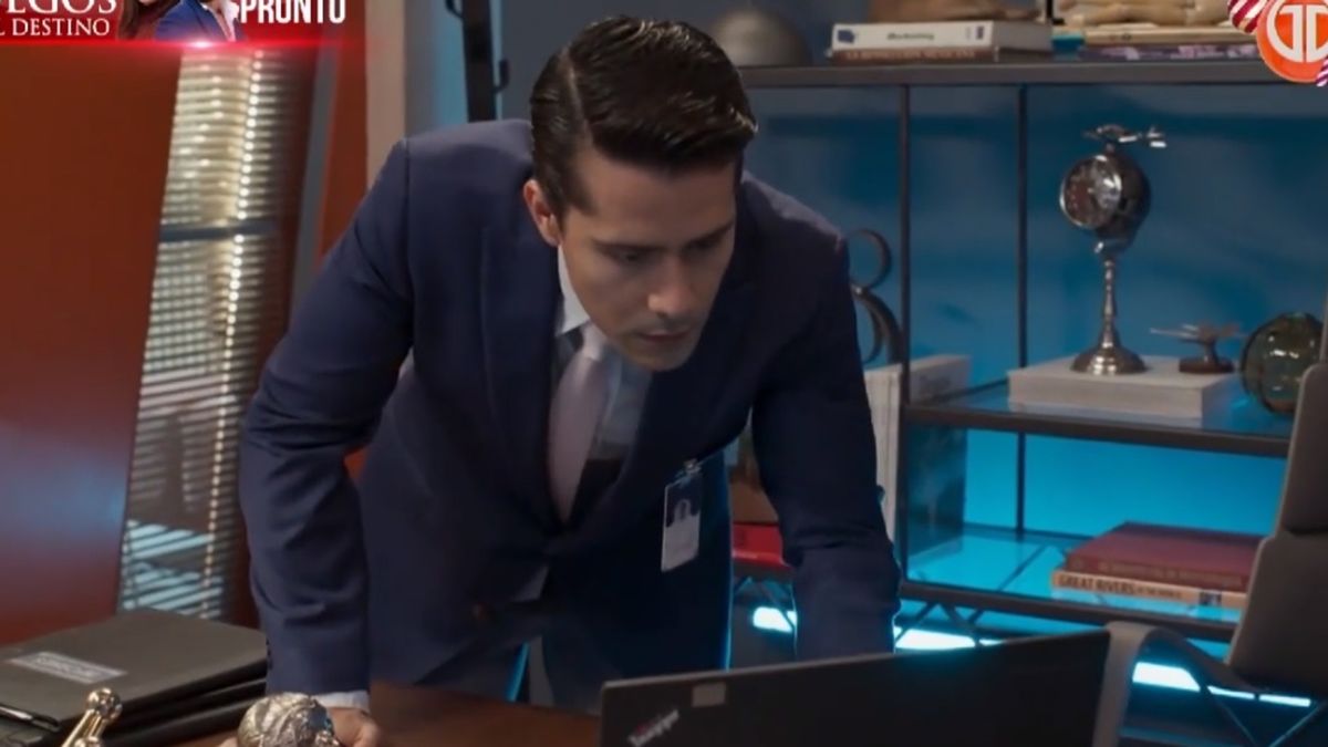 LA MADRASTRA | Omar recupera la laptop de Nicolás