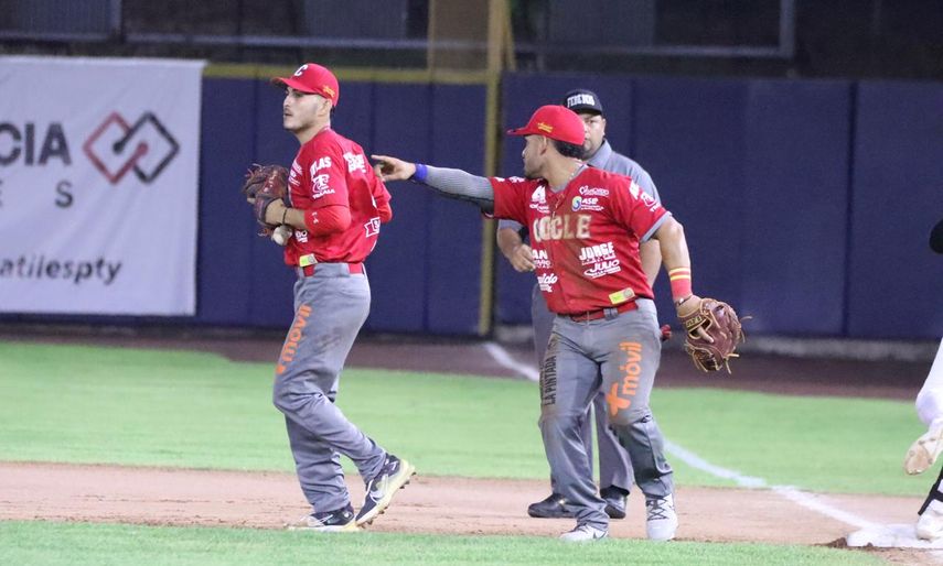 Béisbol Mayor 2025: Coclé superó en gran duelo a Los Santos