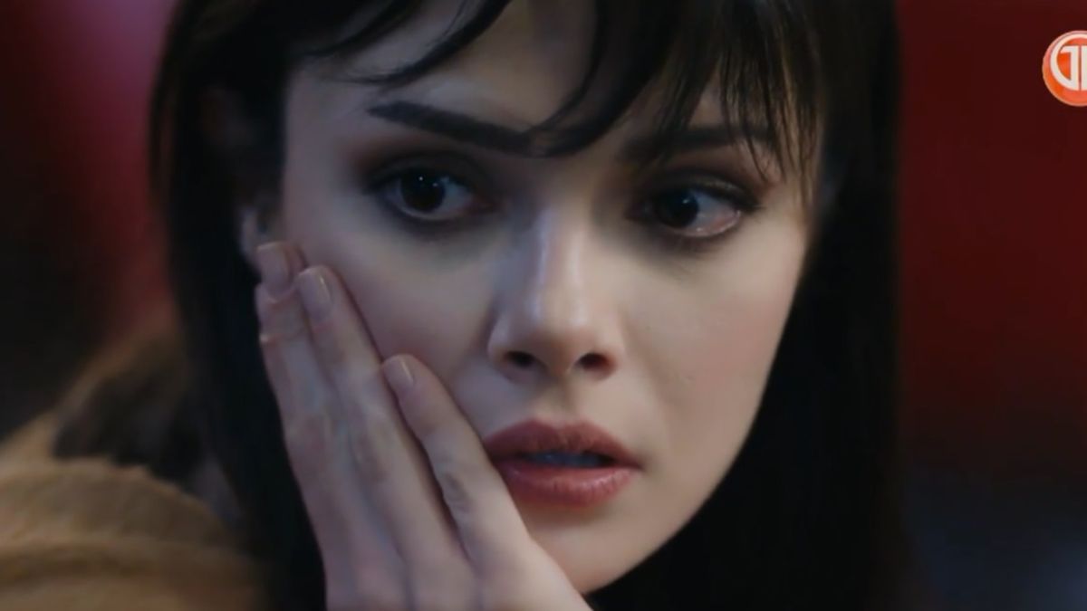 En medio de una cita, Nazli se da cuenta que está enamorada de Alí