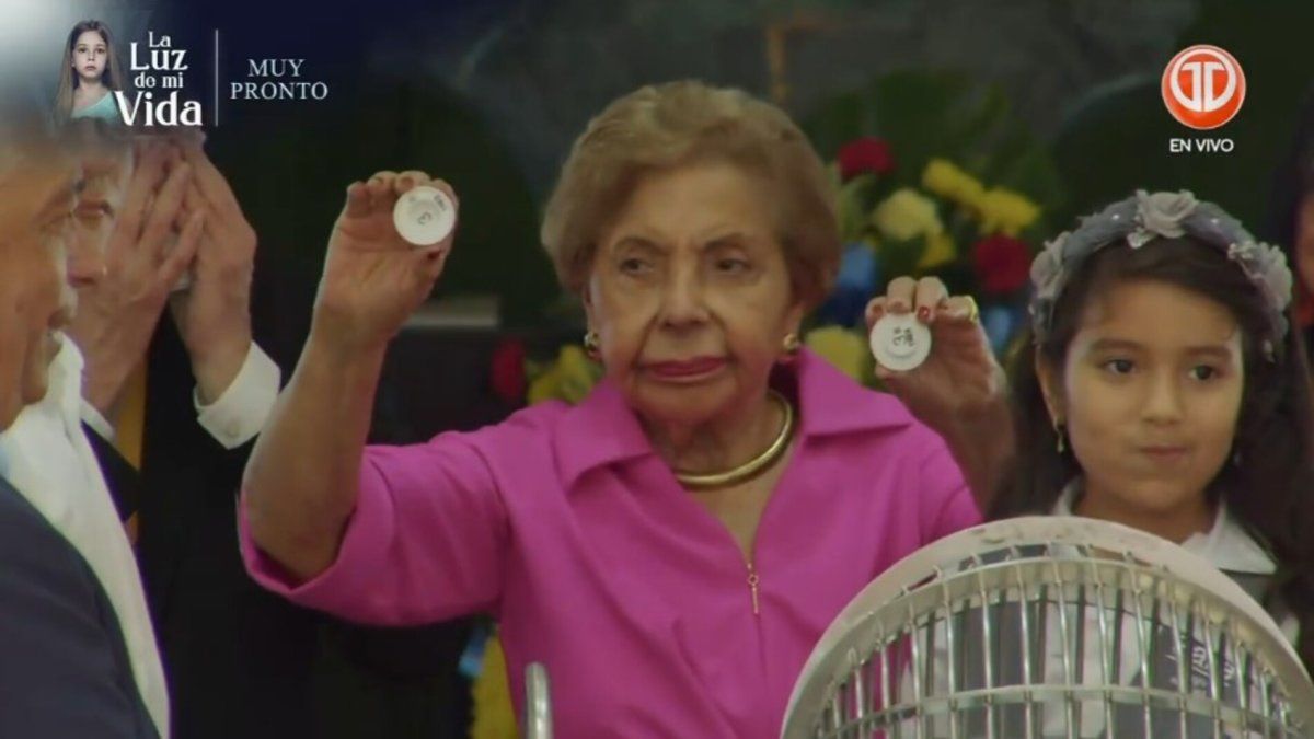 Mayin Correa preside su primer sorteo de la Lotería Nacional de Panamá ...