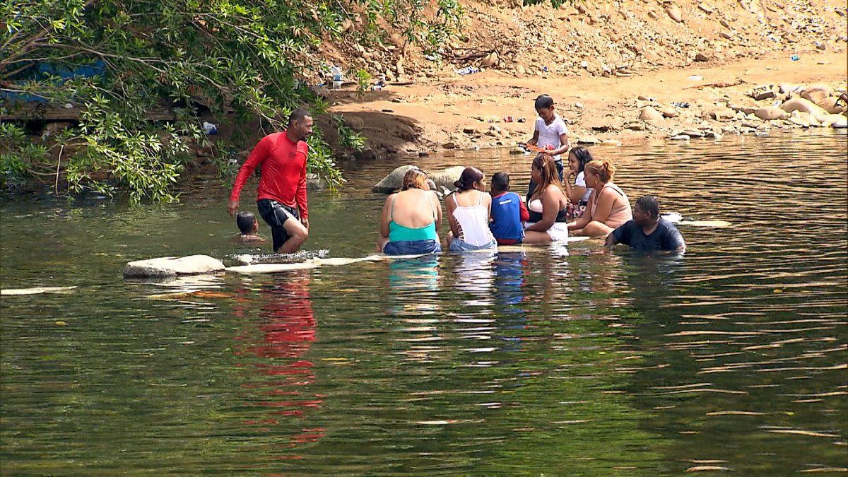 Ciudadanos disfrutan de los ríos en Panamá Este