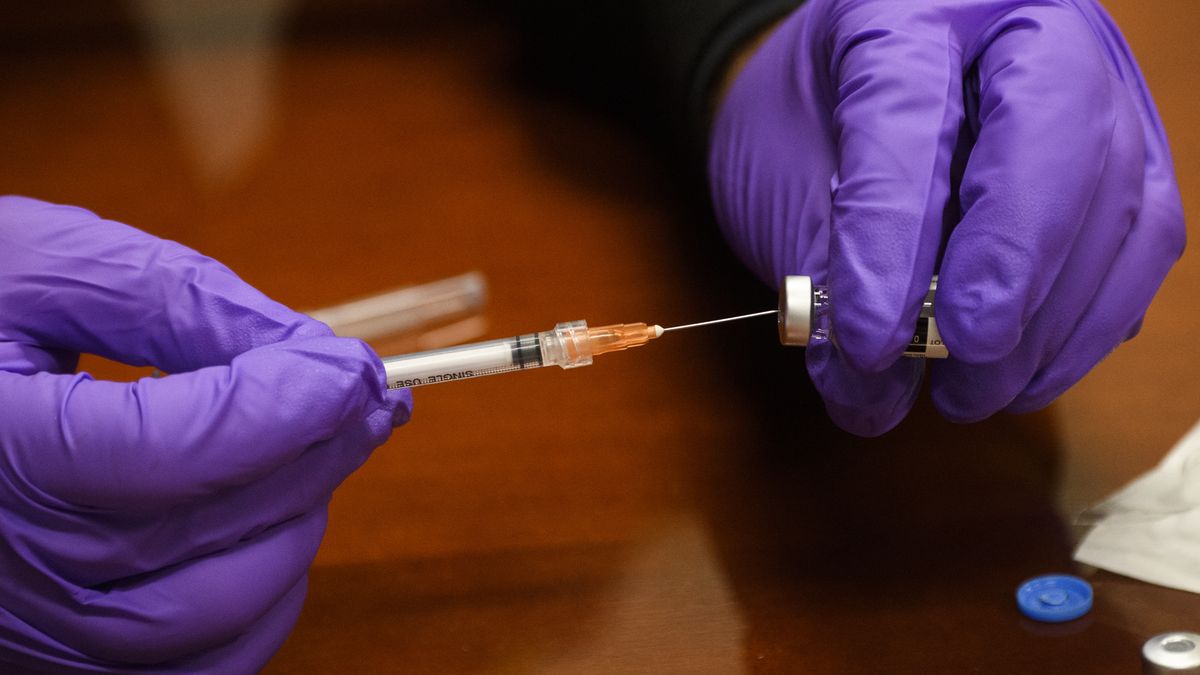 Los CDC de EE.UU. avalan una tercera dosis para personas inmunodeprimidas