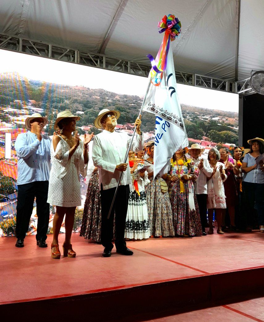 Desfile de las Mil Polleras 2024: Hospital Santo Tomás, oficialmente abanderado