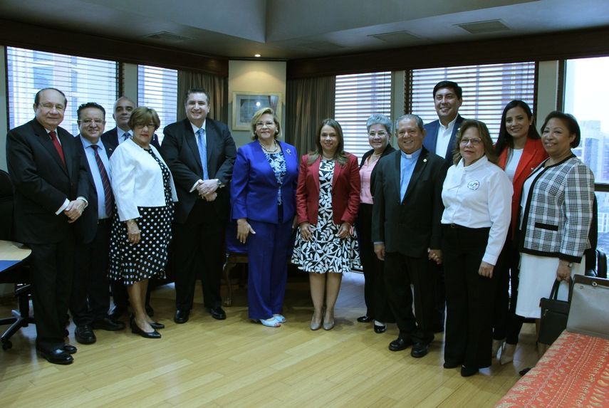 Coneaupa reacredita a 19 universidades en Panamá