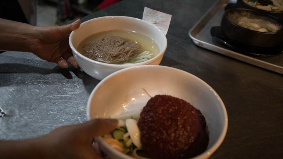 Seúl se entusiasma con la sopa de fideos norcoreana servida en la cumbre