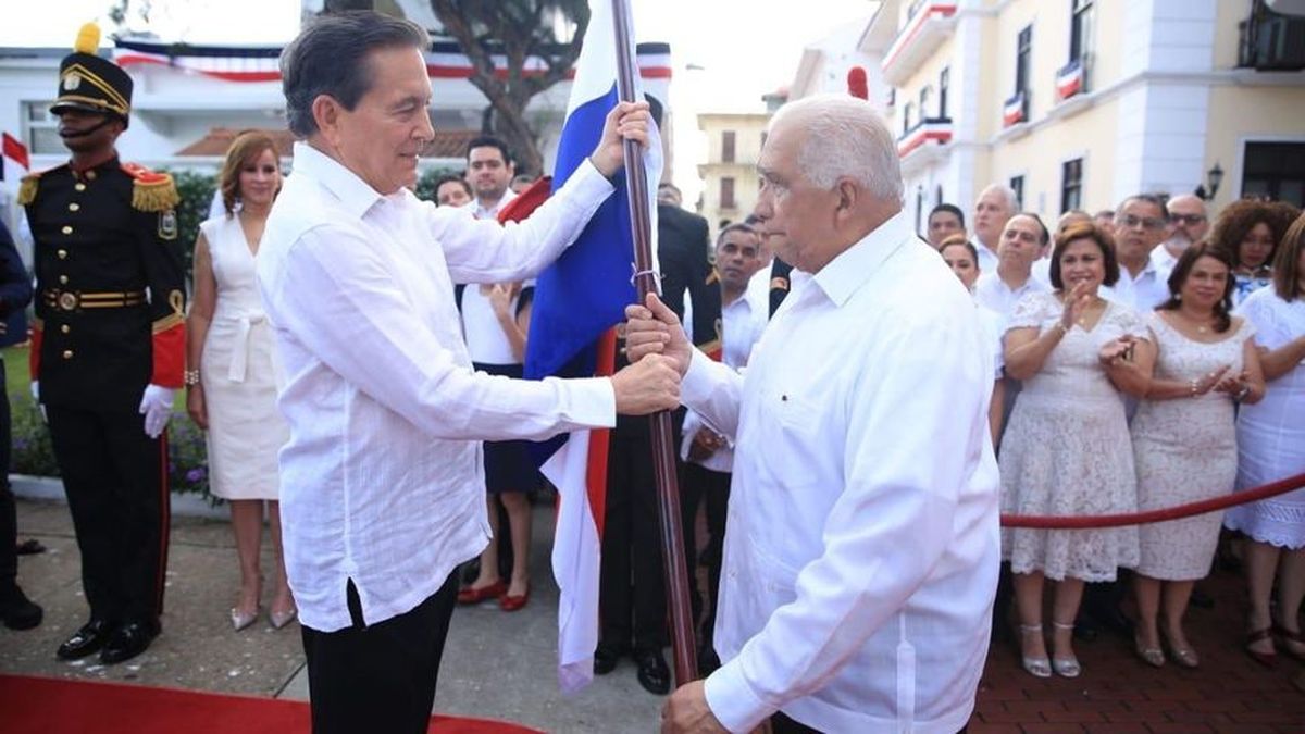 Inician actos protocolares del 3 de noviembre, entregan pabellón ...