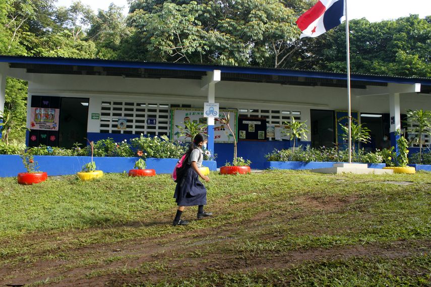 Centros educativos reciben desembolso de la segunda partida 2021 del FECE