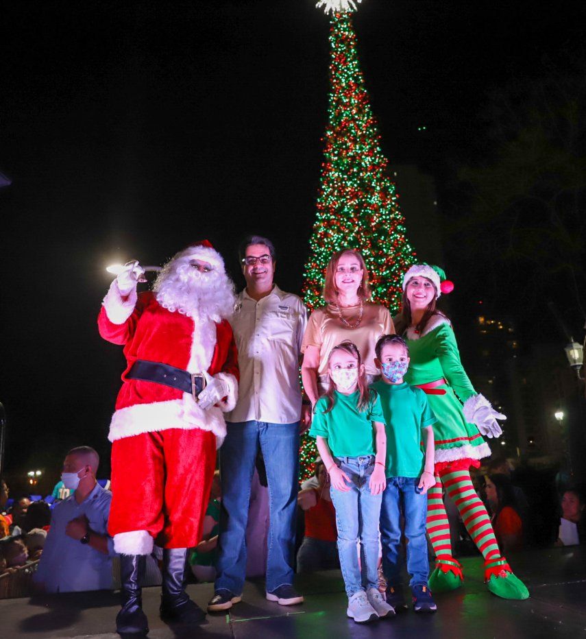 Cientos de familias disfrutaron del encendido de luces del Parque Omar
