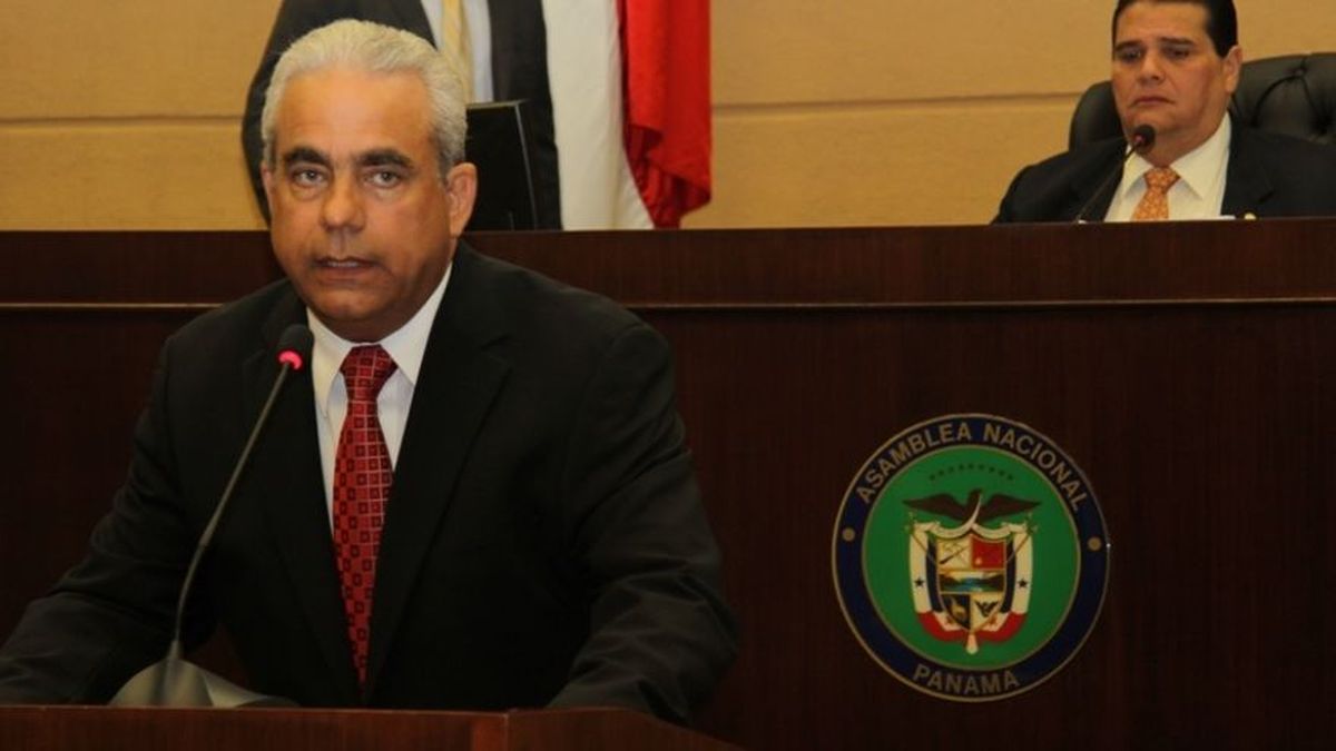 Renuncia administrador de la Autoridad Marítima, Roberto Linares