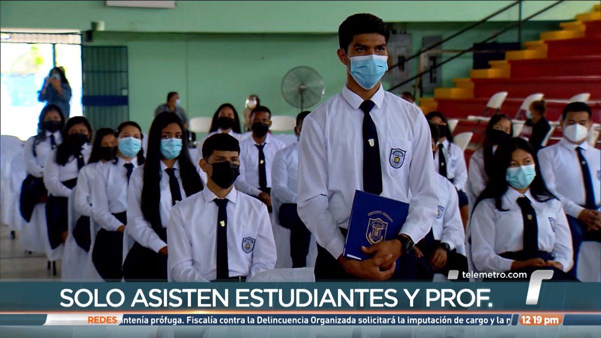 Realizan graduación presencial en el Instituto Rubiano