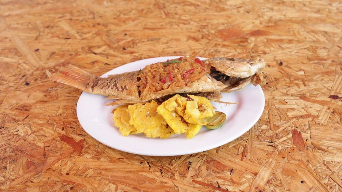 Pescado frito con patacones - Hiram