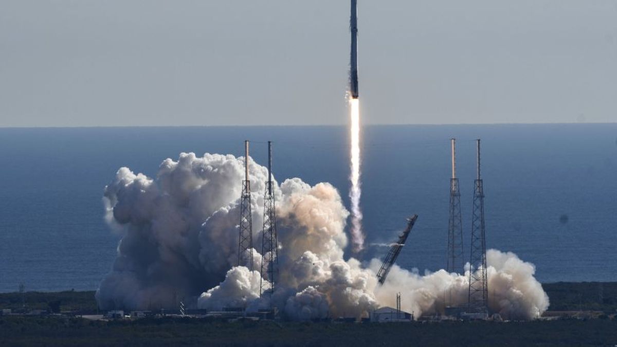 SpaceX utiliza por primera vez cohete y cápsula reciclados