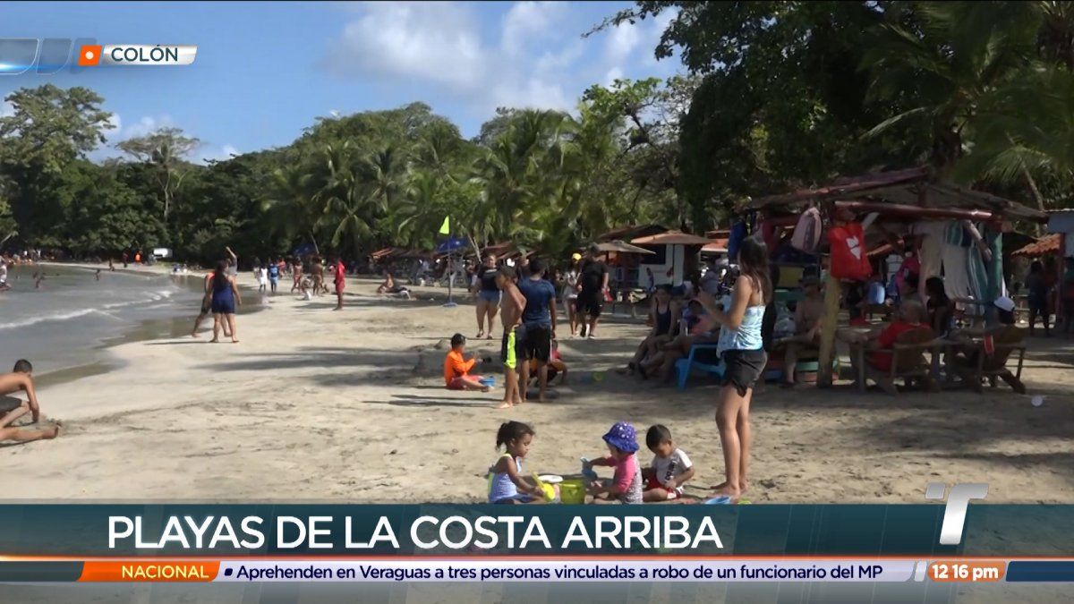 Familias disfrutan de las playas de Colón