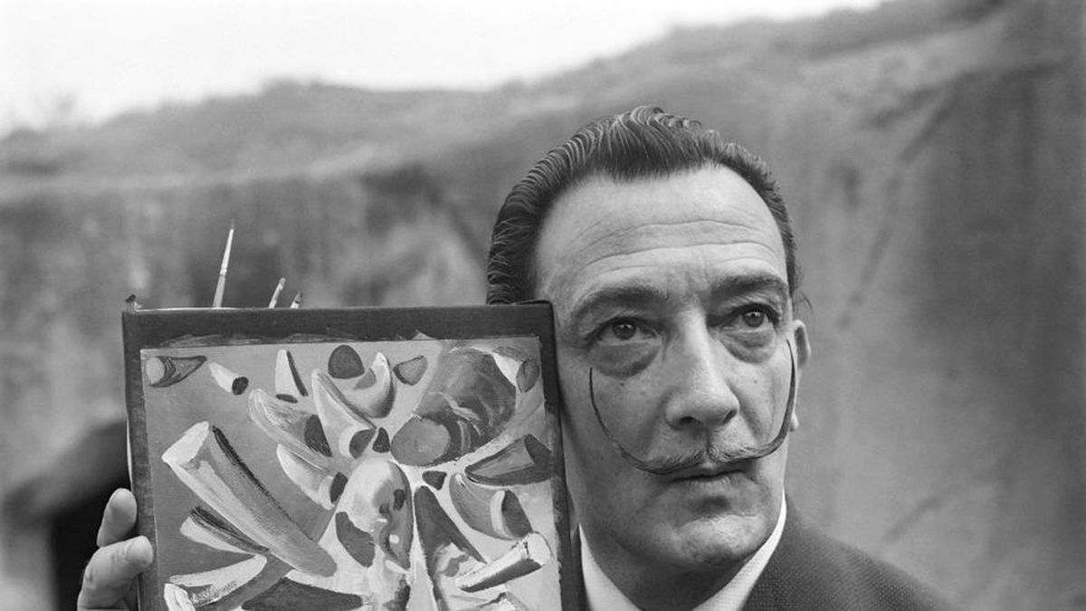 Bigote de Salvador Dalí se mantiene intacto marcando las diez y diez