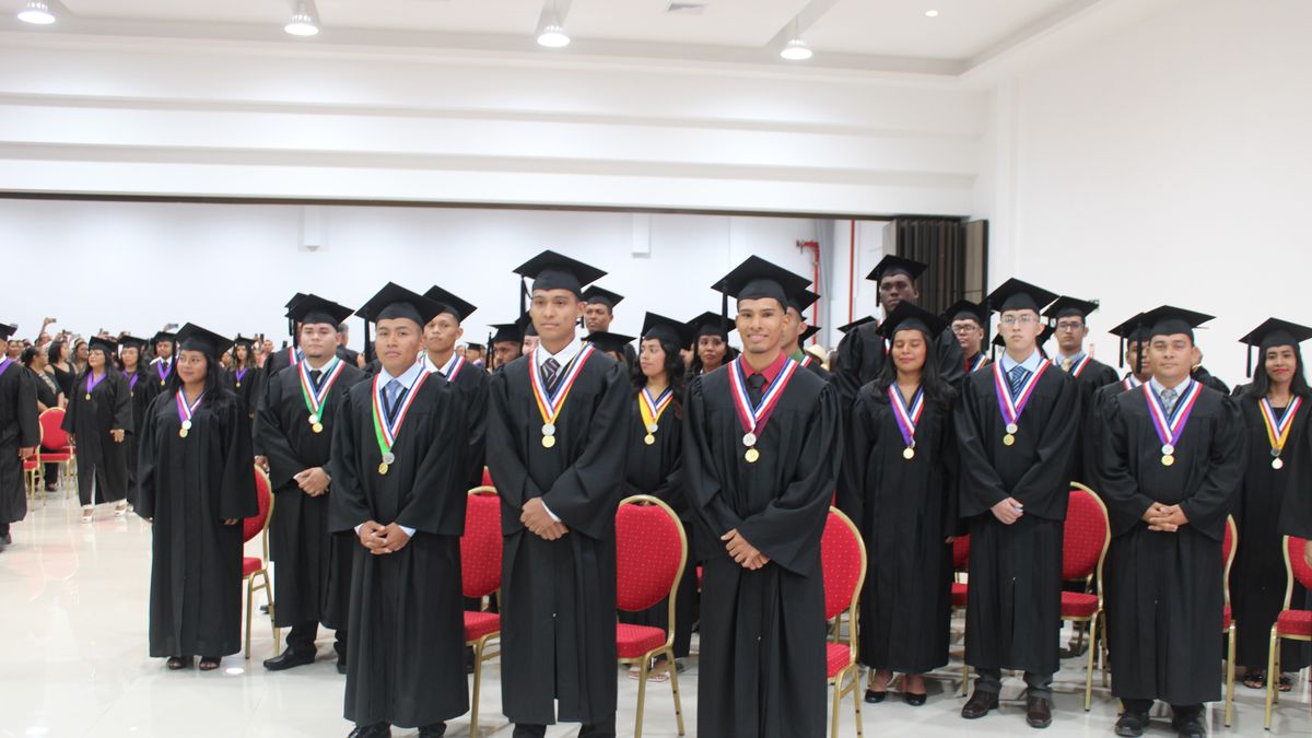 UTP Coclé gradúa a 85 nuevos profesionales de la promoción 2024