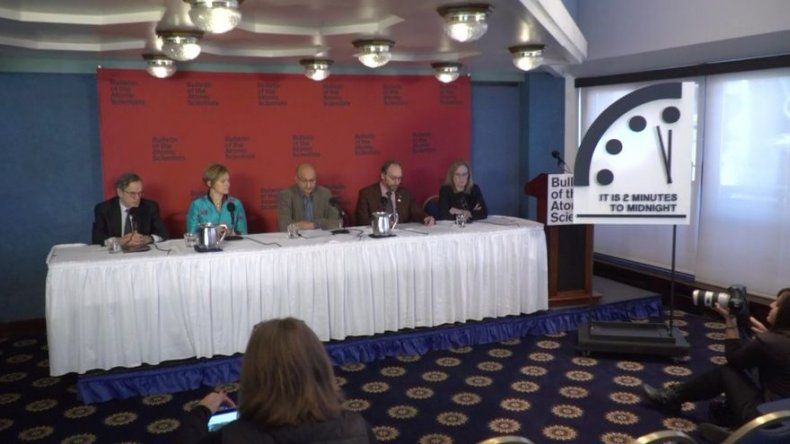 Reloj apocalíptico avanza a dos minutos de la media noche por riesgo ...