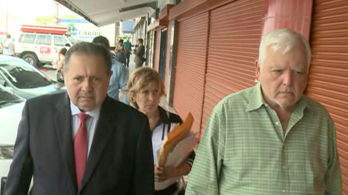 Mario Martinelli es evaluado en Medicina Legal