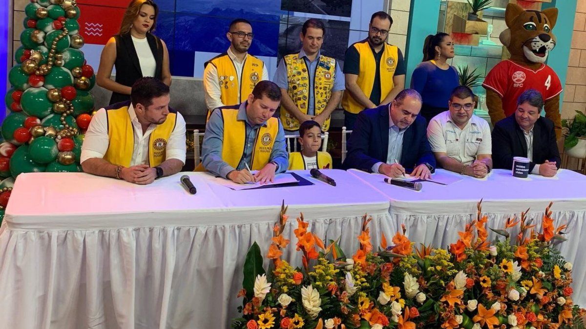 Medcom firma compromiso de transmisión de la Teletón 20-30 de Panamá