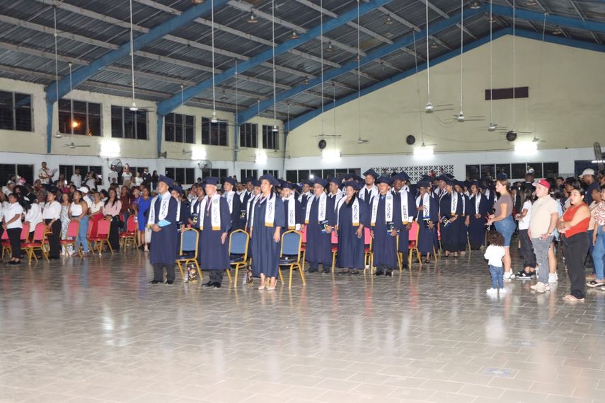 Más de 130 funcionarios culminan sus estudios con el programa Tecno Edúcame