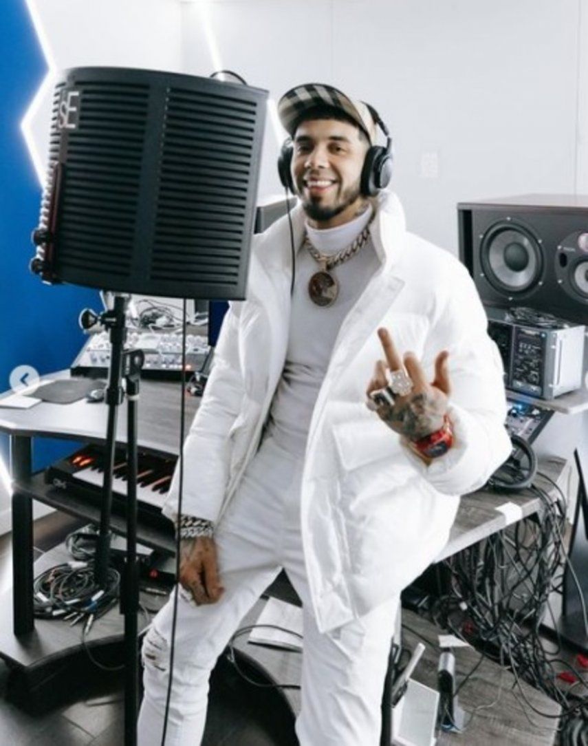 Anuel asegura que Los hombres no lloran, los hombres facturan