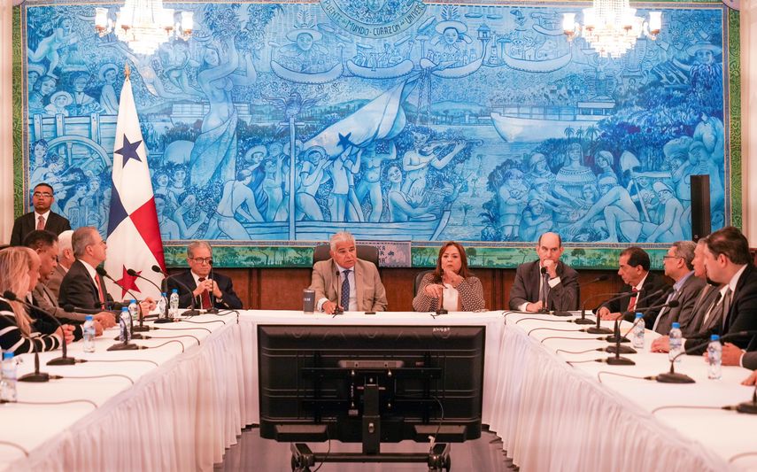 Presidente Mulino se reúne con la bancada del partido Realizando Metas