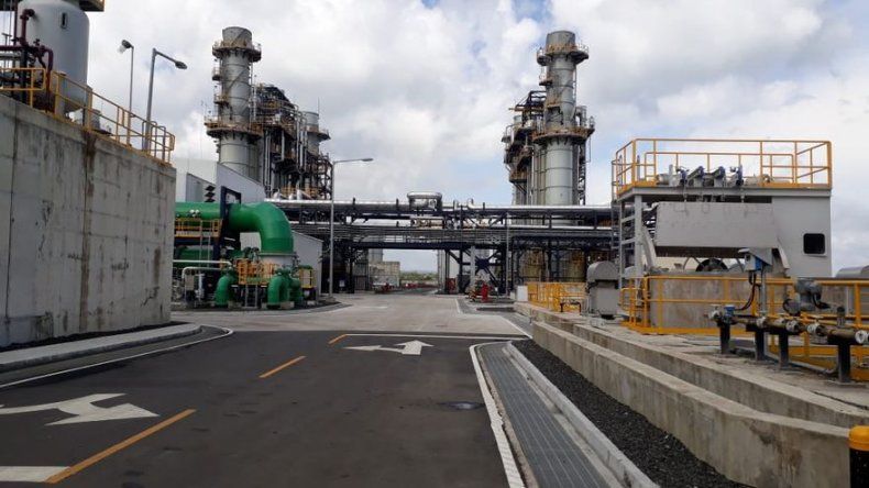 Abre primera planta de gas natural licuado en Panamá con capacidad de 381 MW