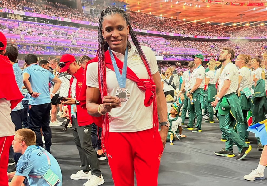 Atheyna Bylon llega a Panamá tras ganar medalla de plata en los Juegos ...