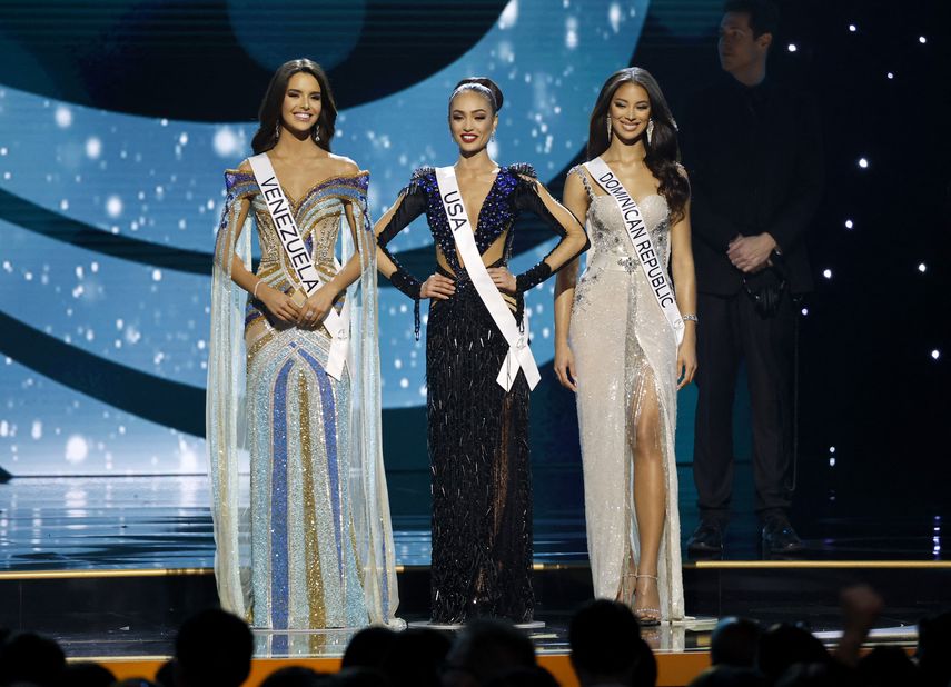 Miss Universo renuncia a ser reina de Estados Unidos