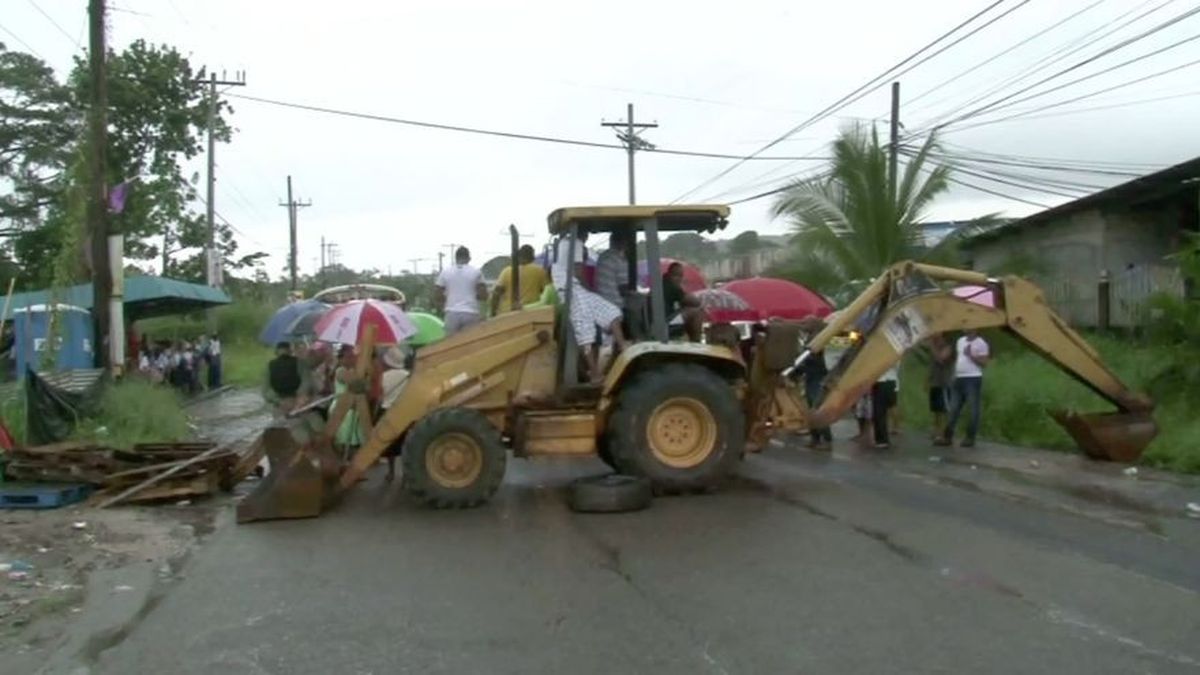 Moradores de Puerto Pilón en Colón protestaron por falta de agua