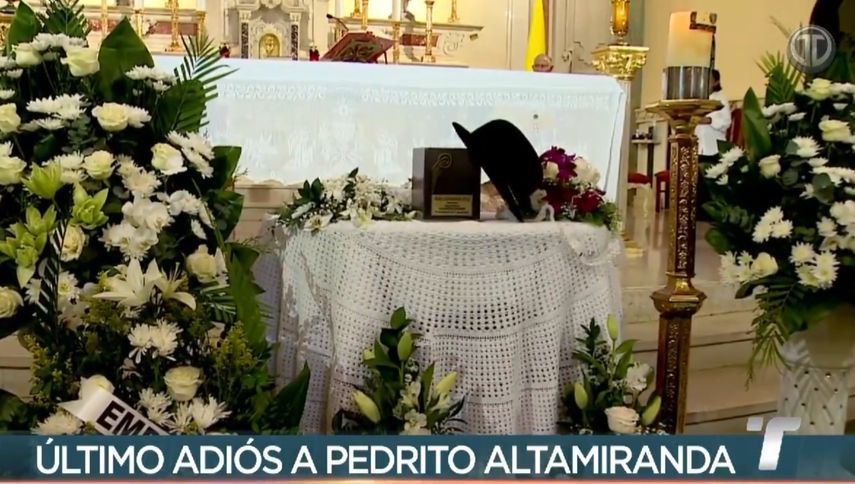 Familiares y amigos dan el último adiós a Pedrito Altamiranda